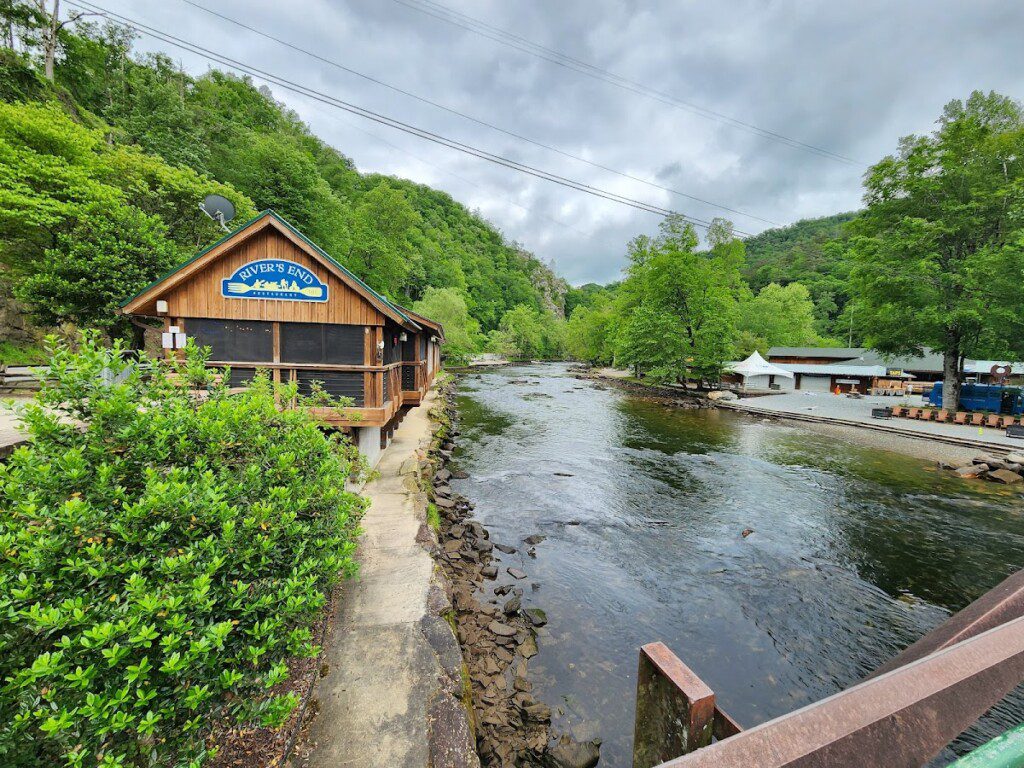 Lake Nantahala Guide - My Carolina Stay
